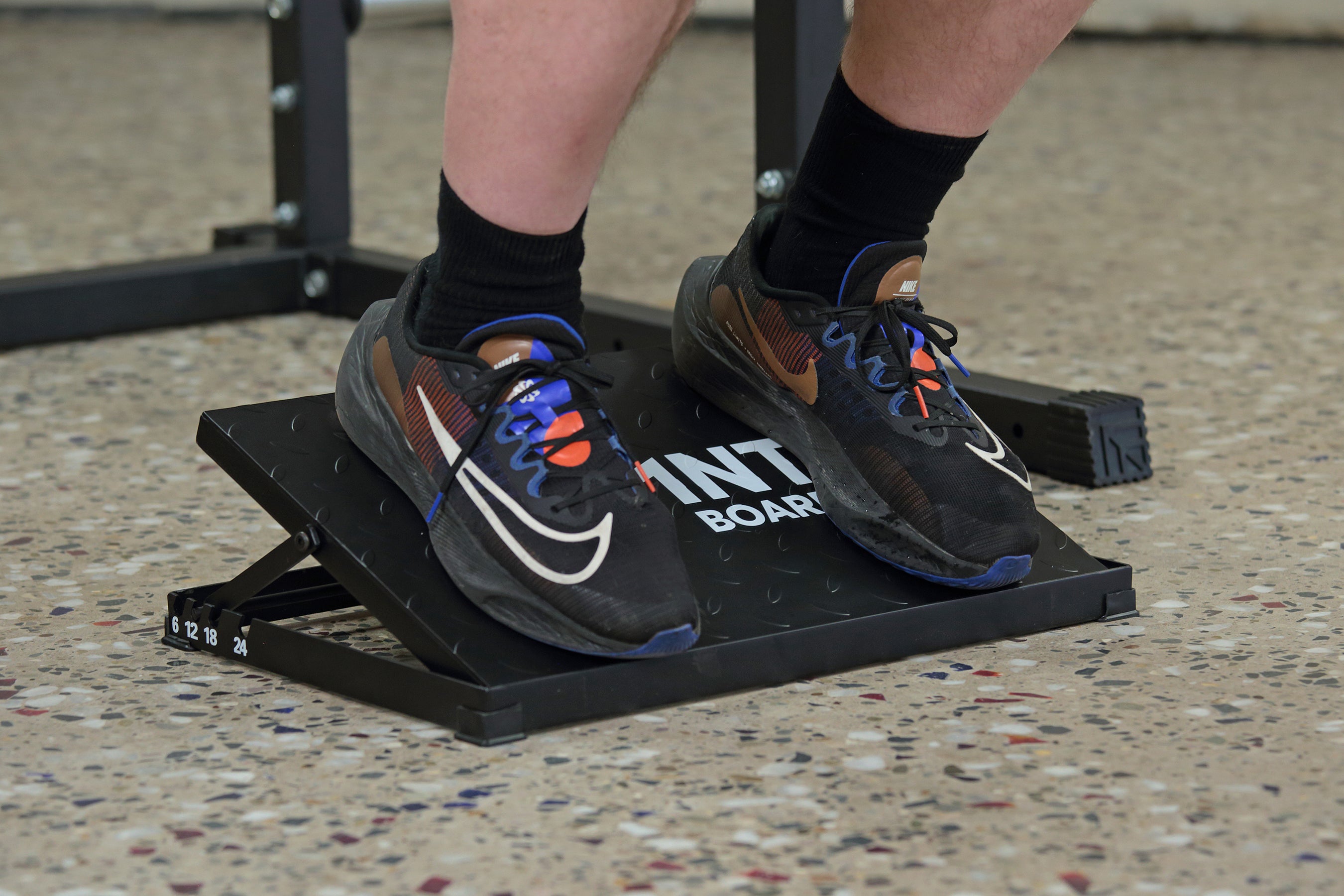 ADJUSTABLE METAL SLANT BOARD™ - Deep Squats and Knee/Ankle Rehab ...