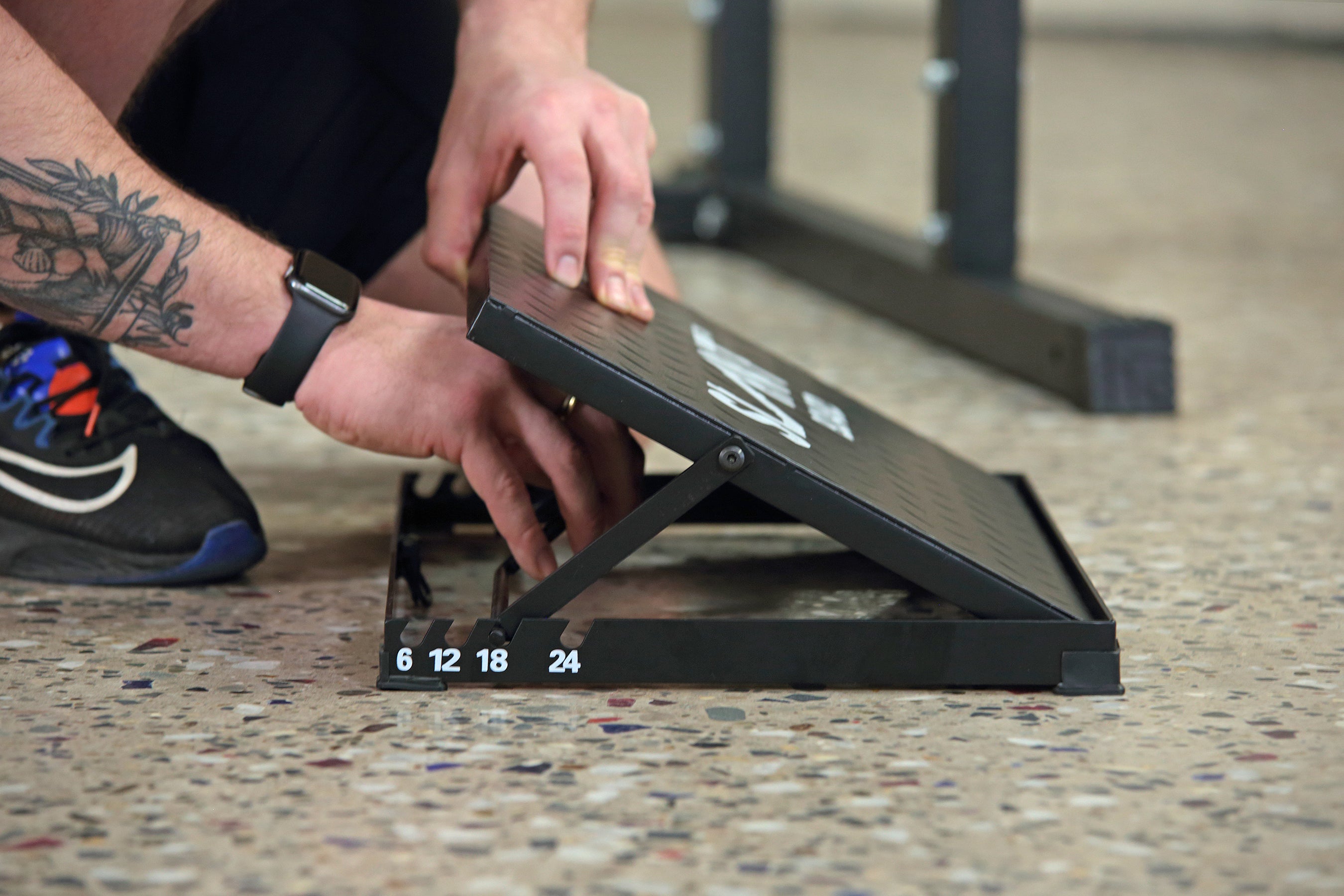 ADJUSTABLE METAL SLANT BOARD™ - Deep Squats and Knee/Ankle Rehab ...